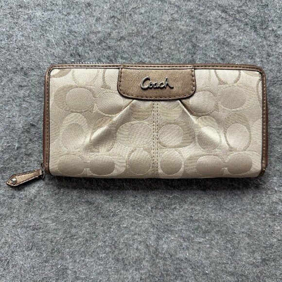 Coach | Bags | Coach Wallet Zip Around Beige Womens Medium Print 8 X 4 ...